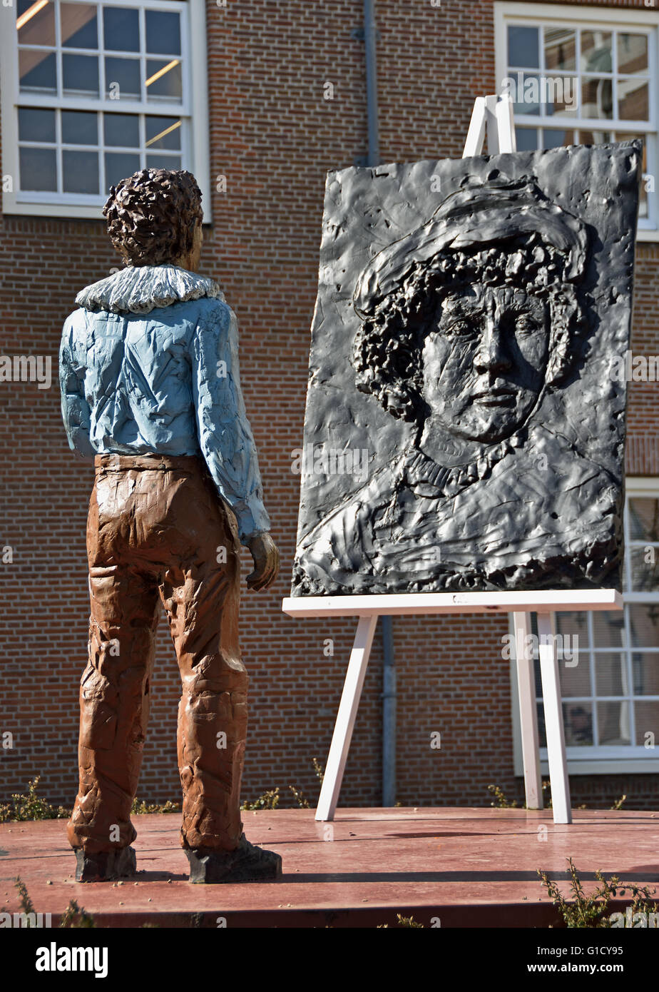 Rembrandt statue leiden hi-res stock photography and images - Alamy