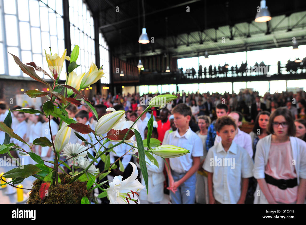 Paris receiving hi-res stock photography and images - Alamy