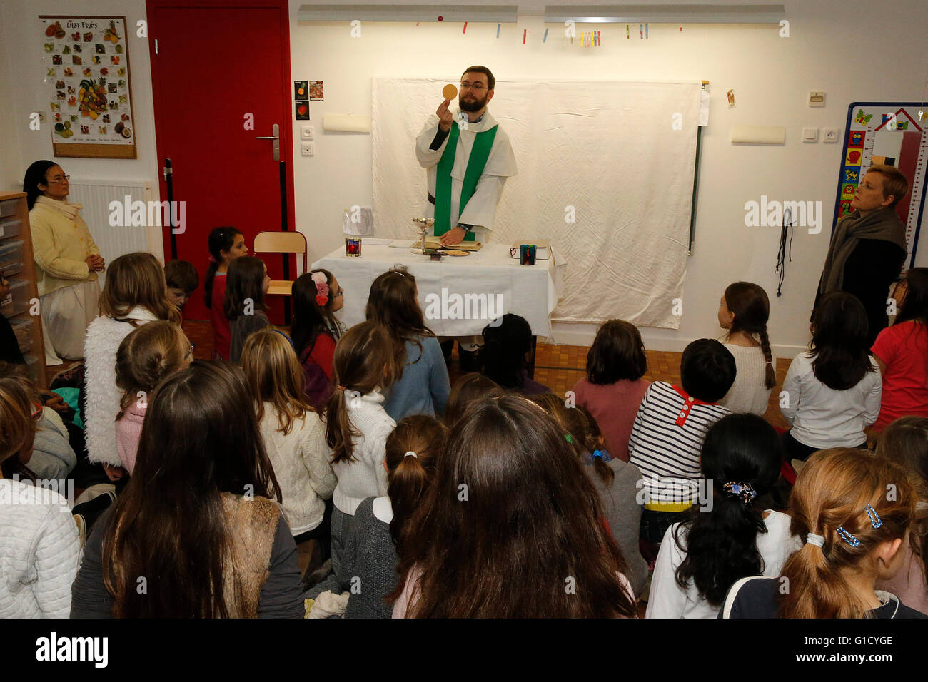 Catholic school classroom hi-res stock photography and images - Alamy