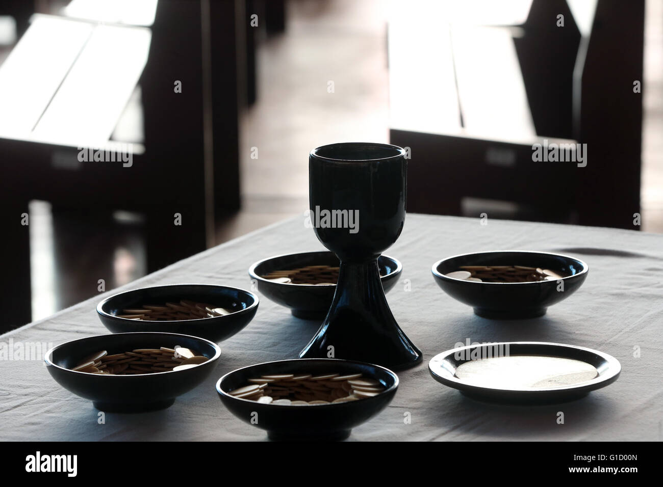 Eucharist chalice and host hi-res stock photography and images - Alamy