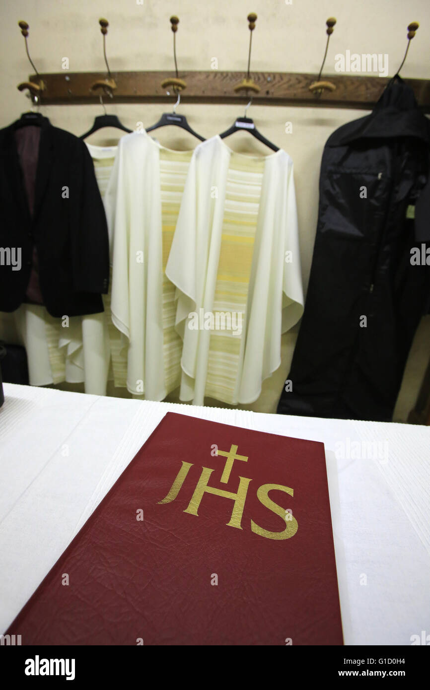 Liturgical clothes hi-res stock photography and images - Alamy