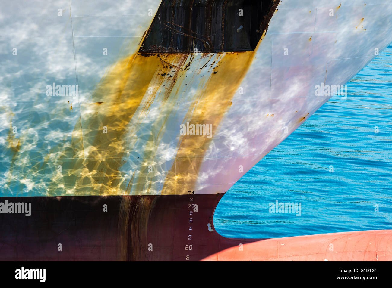 Ship waterline hi-res stock photography and images - Alamy