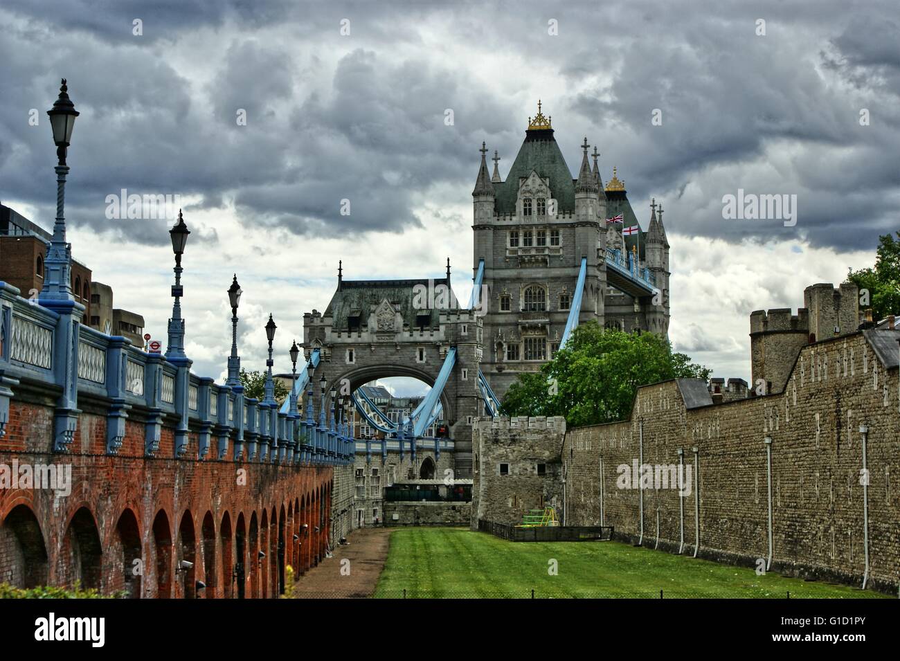 London Bridge and the tower of London, with an dramatic and cloudy sky ...