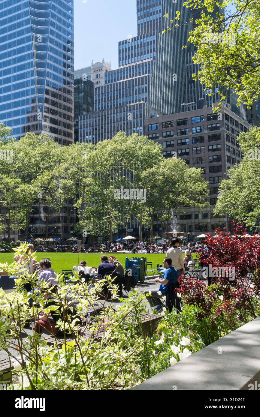 People Enjoying Springtime Day, Bryant Park, NYC Stock Photo - Alamy