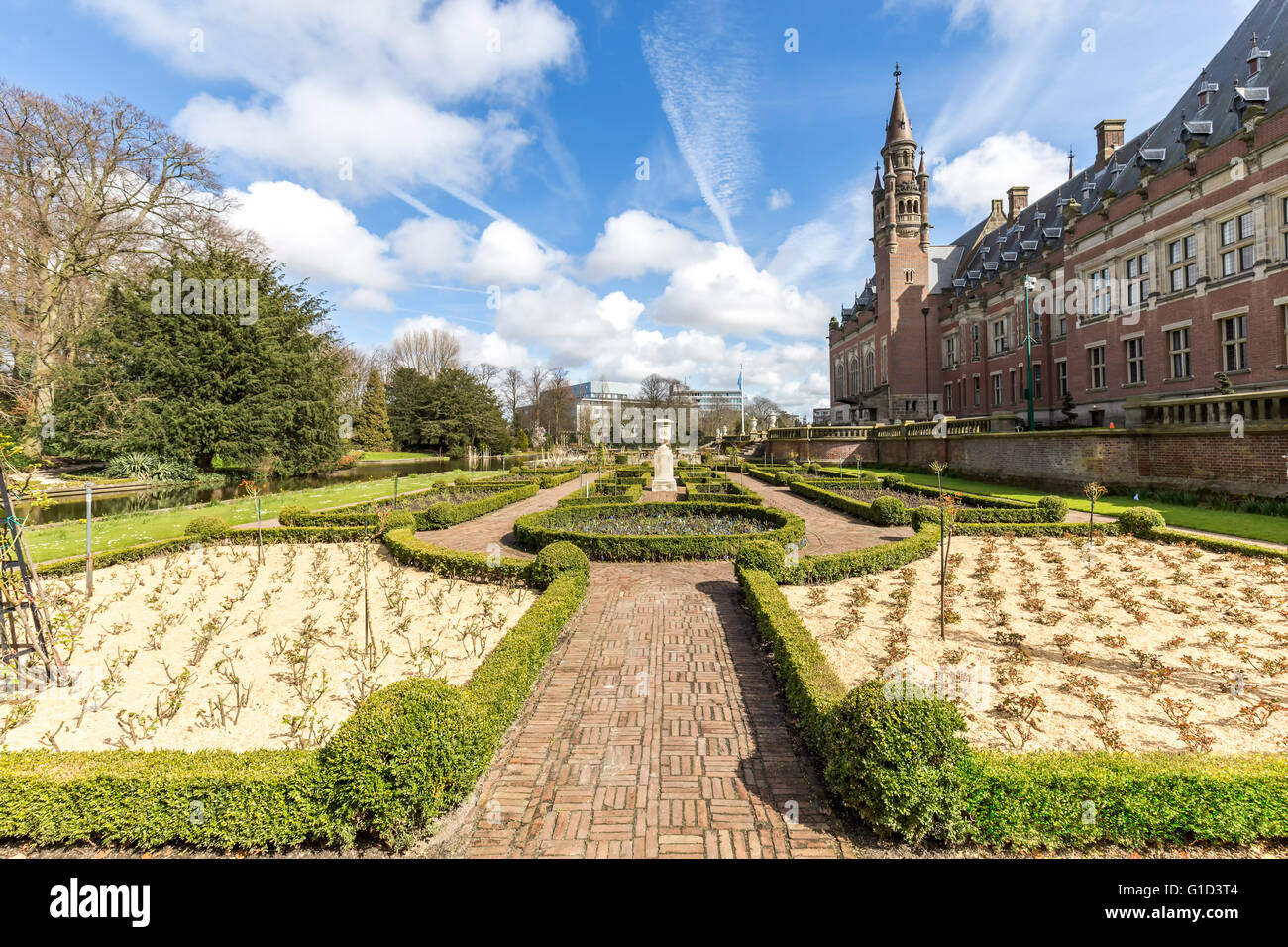 International peace garden park hi-res stock photography and images - Alamy
