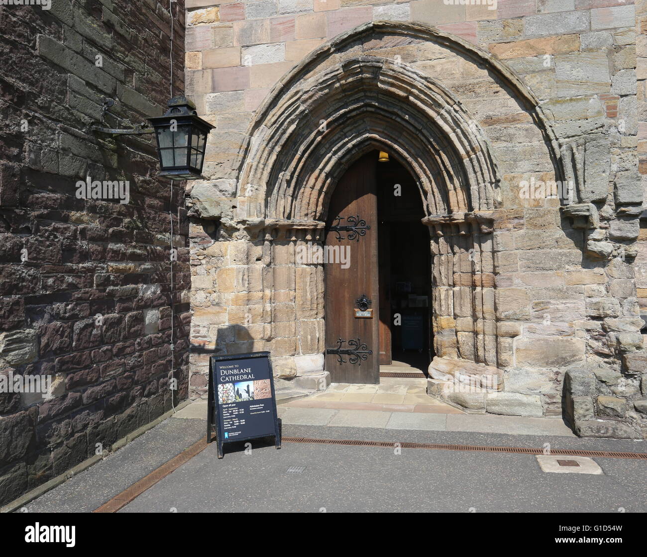 Dunblane cathedral scotland hi-res stock photography and images - Alamy