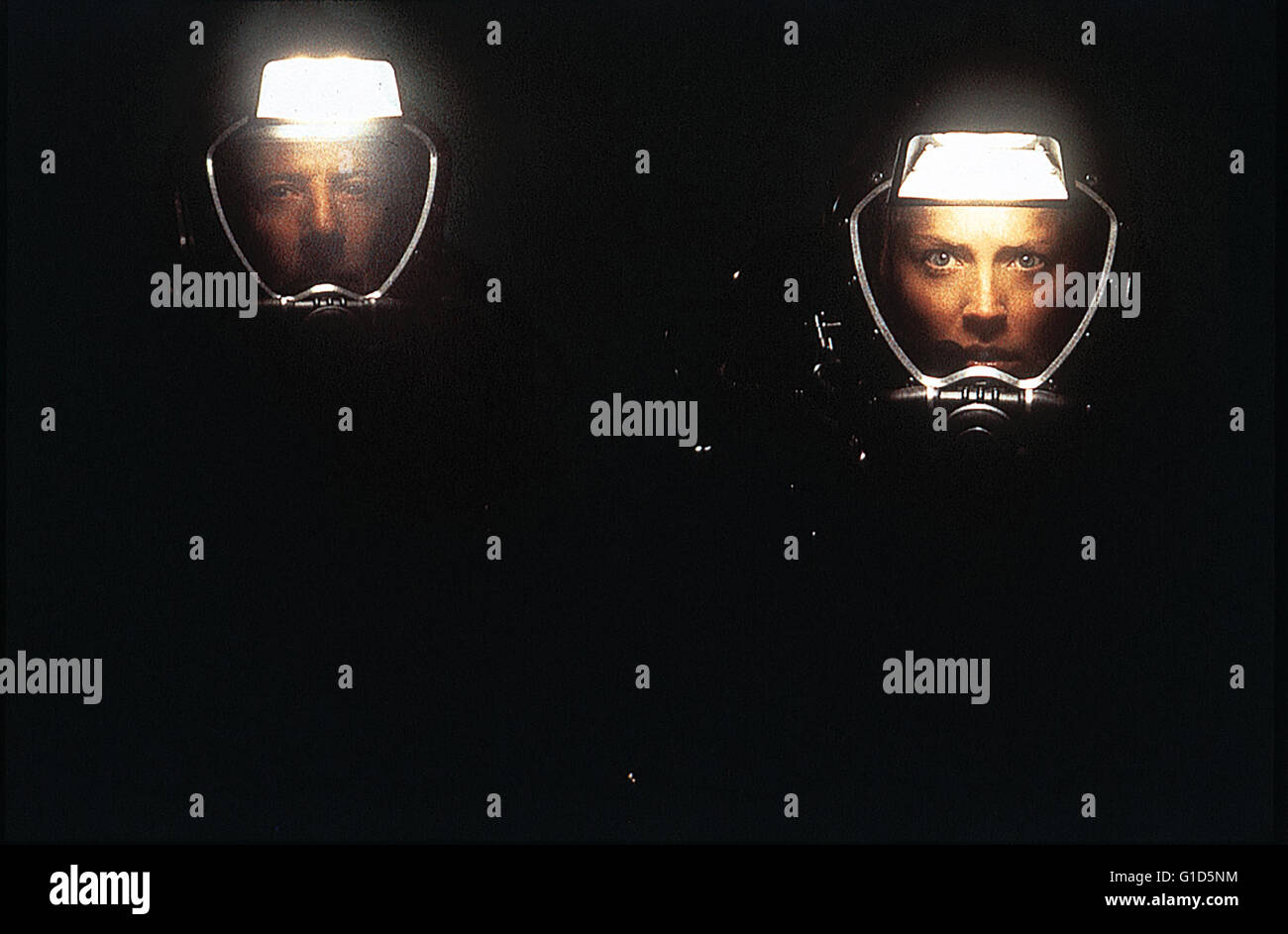 Sphere / Dustin Hoffman / Sharon Stone Stock Photo - Alamy