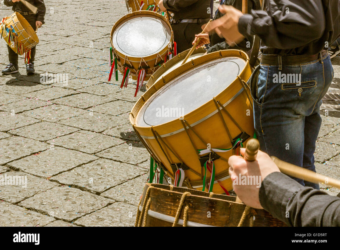 Drums hand hi-res stock photography and images - Alamy