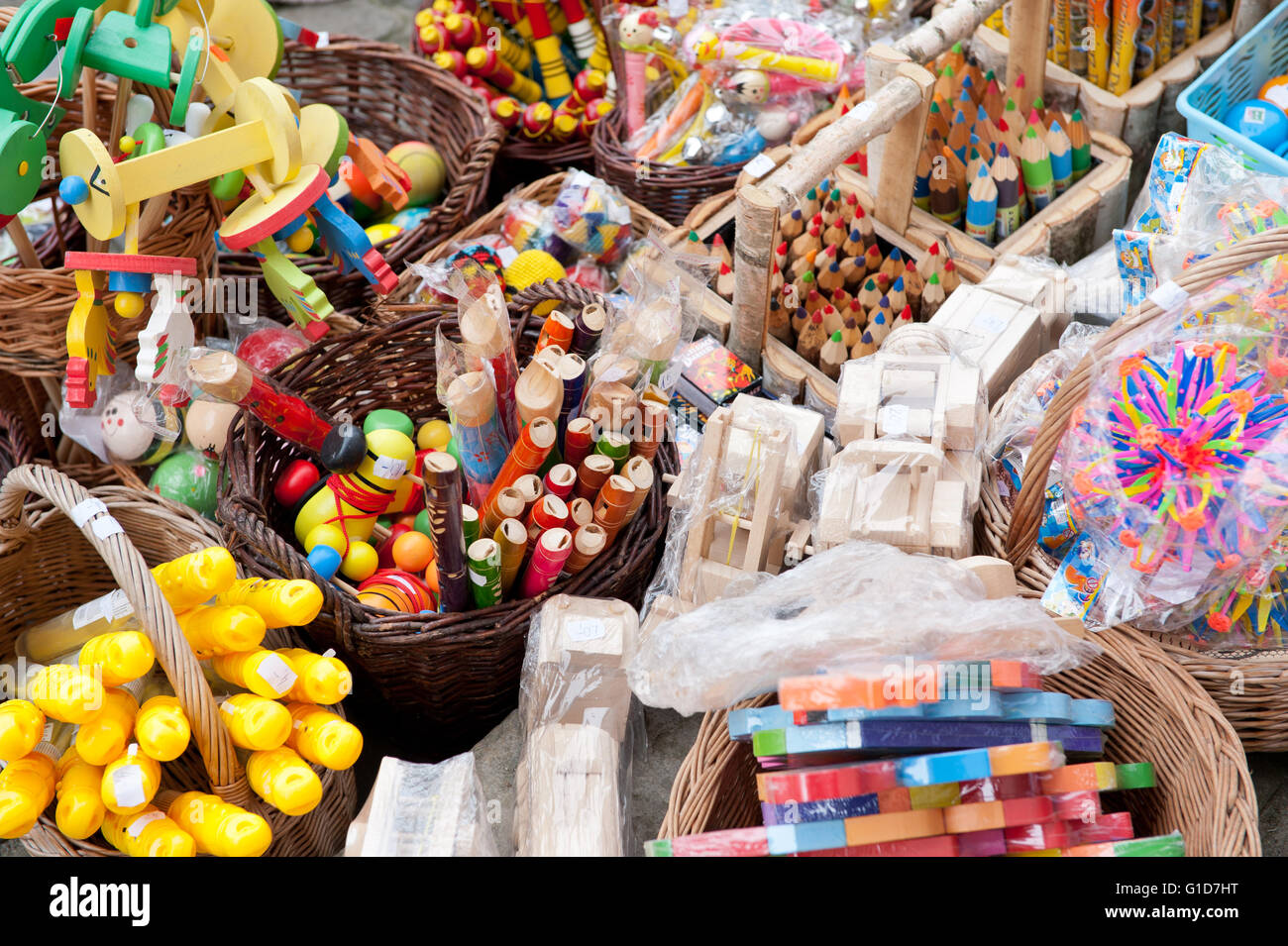 Wicker baskets with souvenirs at the bazaar in Kazimierz Dolny, Poland ...