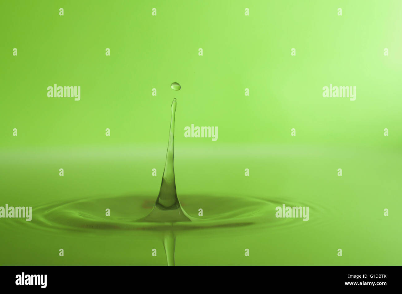 Droplet splash hi-res stock photography and images - Alamy