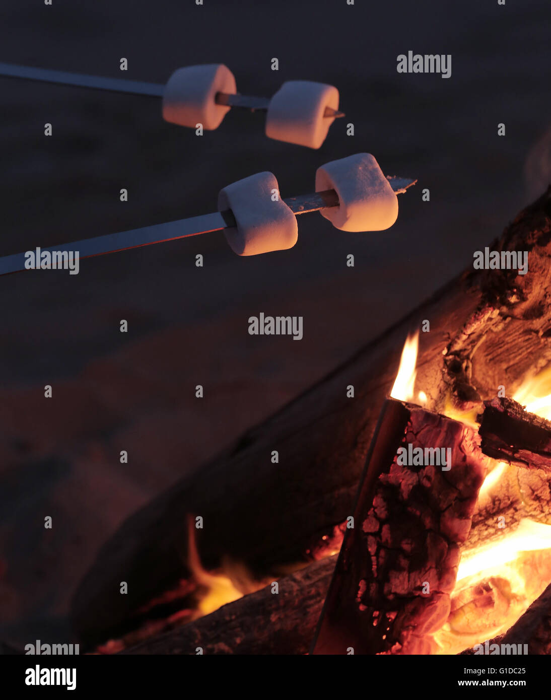 Bonfire details hi-res stock photography and images - Alamy