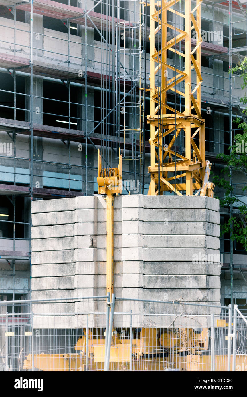 construction site of apartmentbuidling with crane Stock Photo - Alamy