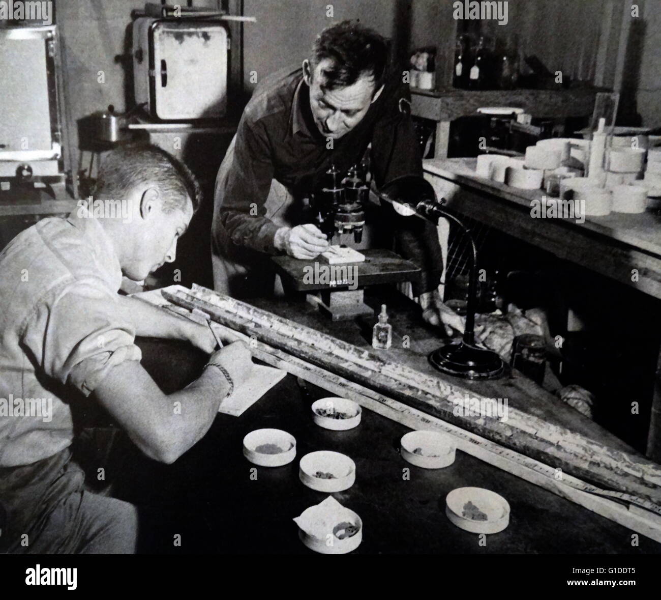 Early 20th century laboratory hi-res stock photography and images - Alamy