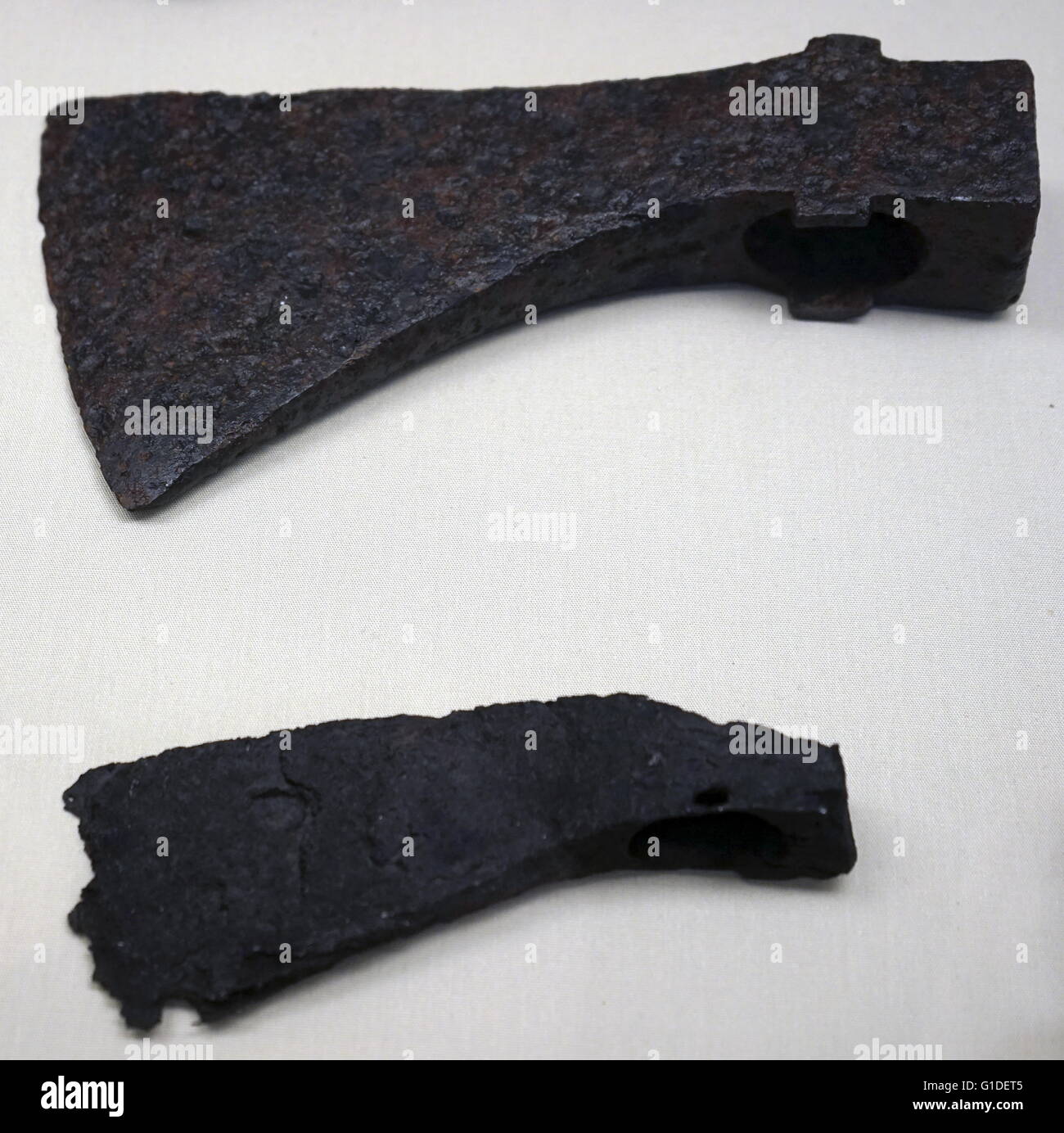 Axe head hi-res stock photography and images - Alamy
