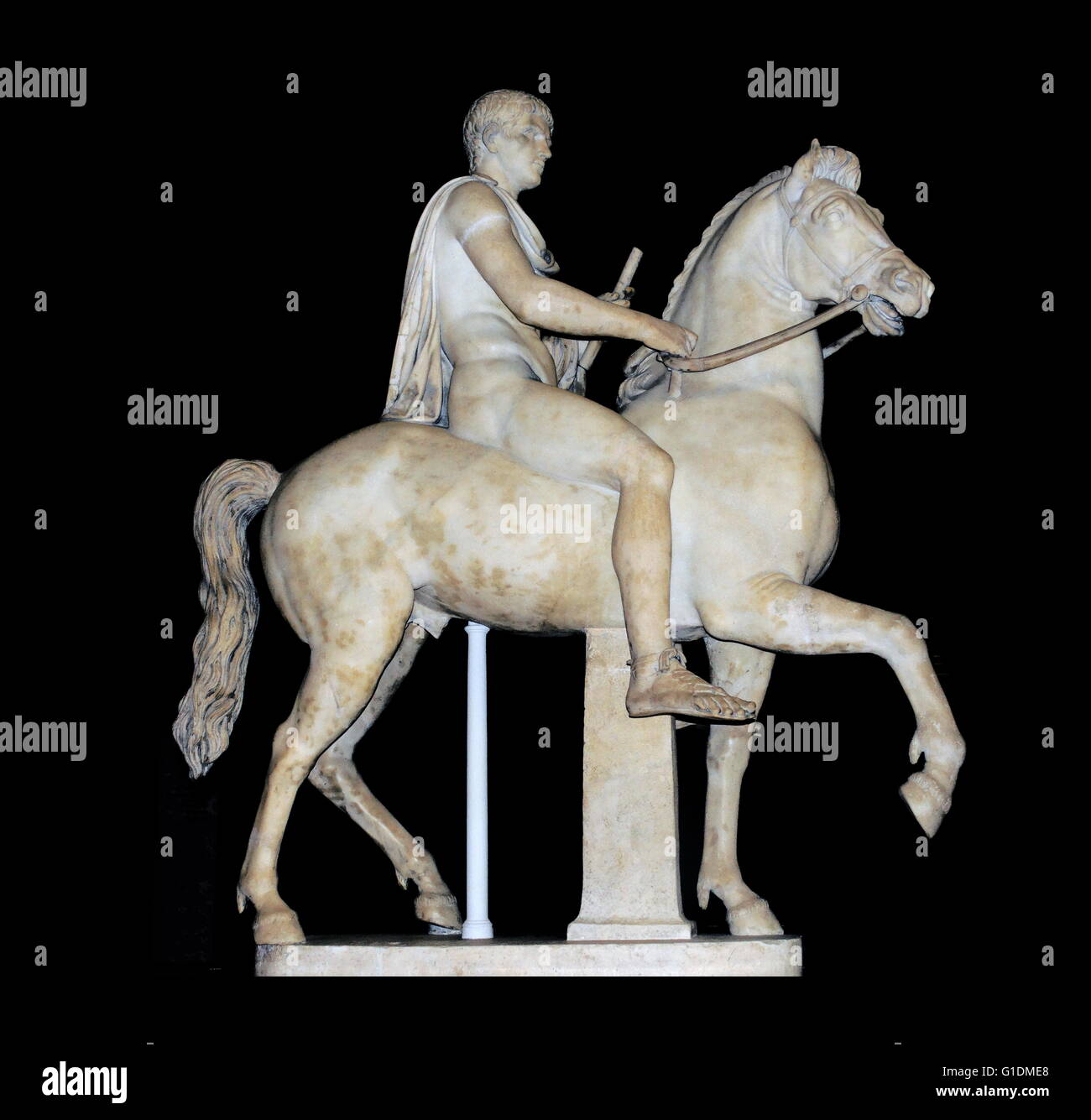 Youth statue hi-res stock photography and images - Alamy
