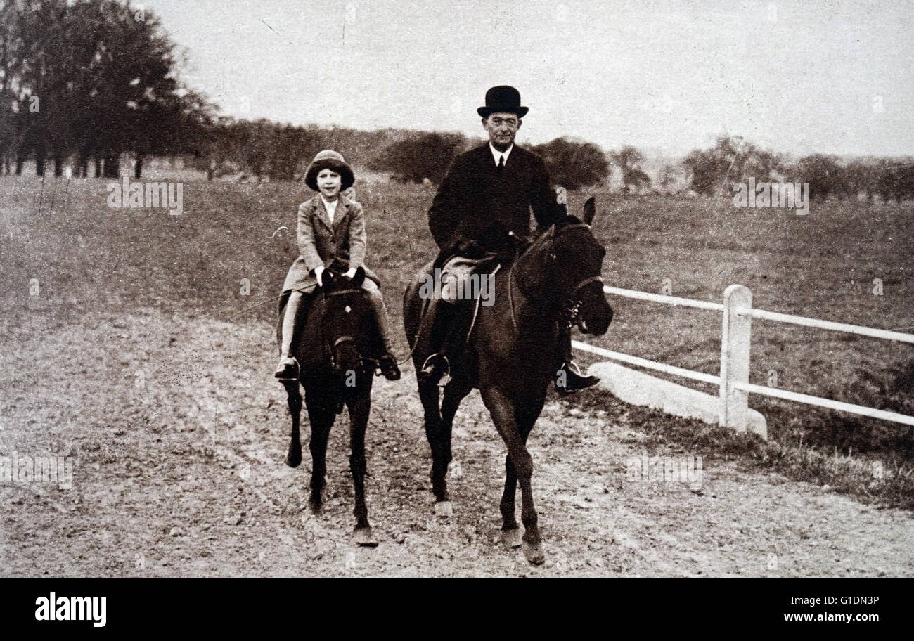 Queen elizabeth ii horse riding hi-res stock photography and images - Alamy