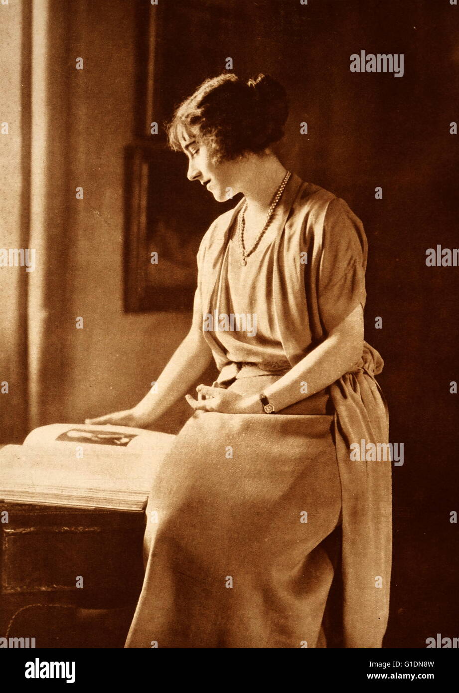 The queen mother glamis castle hi-res stock photography and images - Alamy