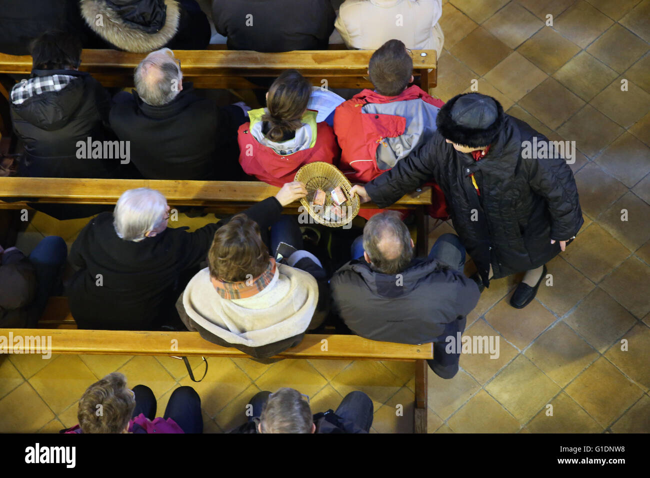 Catholic mass the collection hi-res stock photography and images - Alamy
