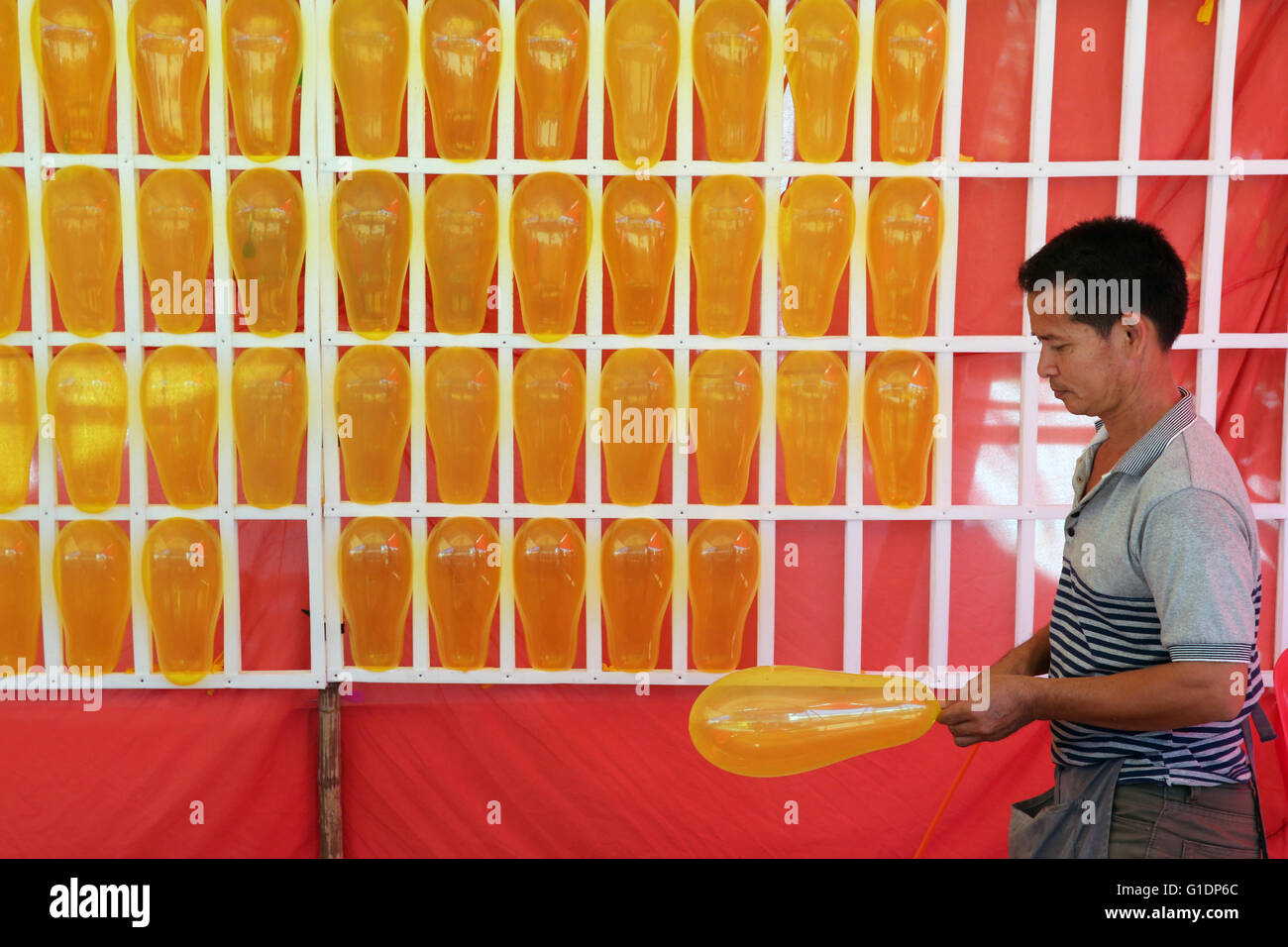 Balloon target hi-res stock photography and images - Alamy