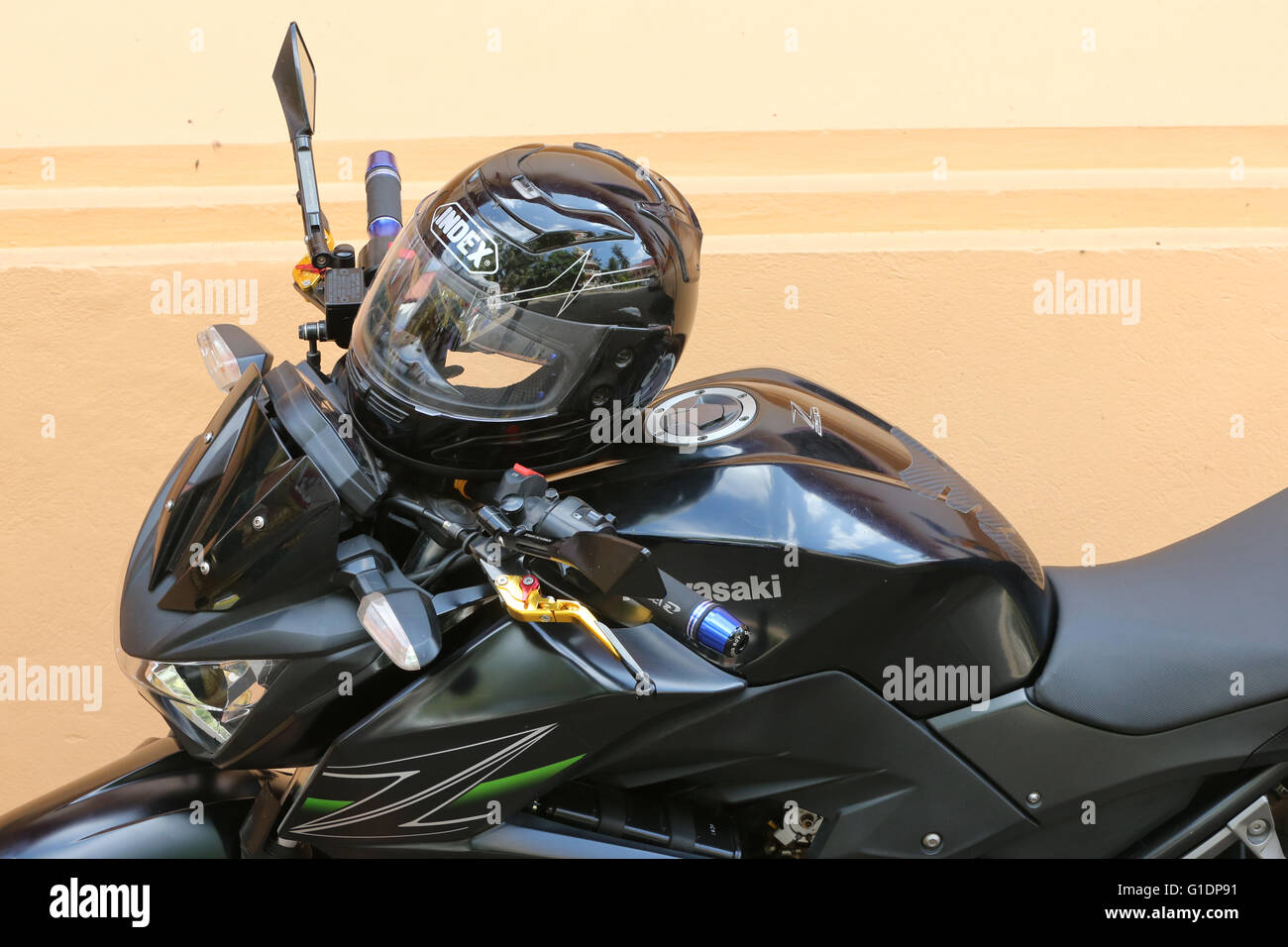 Black motorcycle helmet hi-res stock photography and images - Alamy
