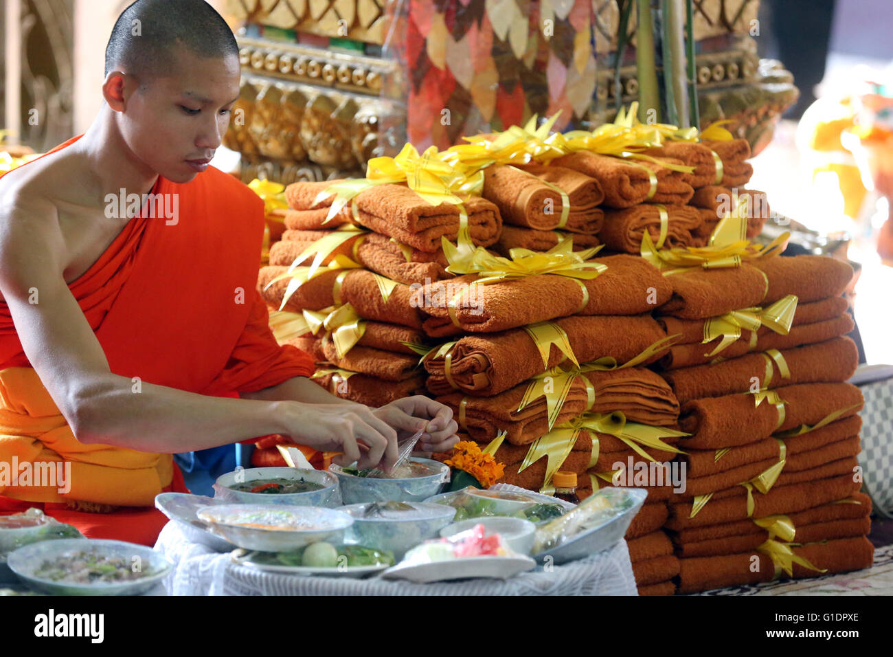 Wat muang monastery hi-res stock photography and images - Alamy