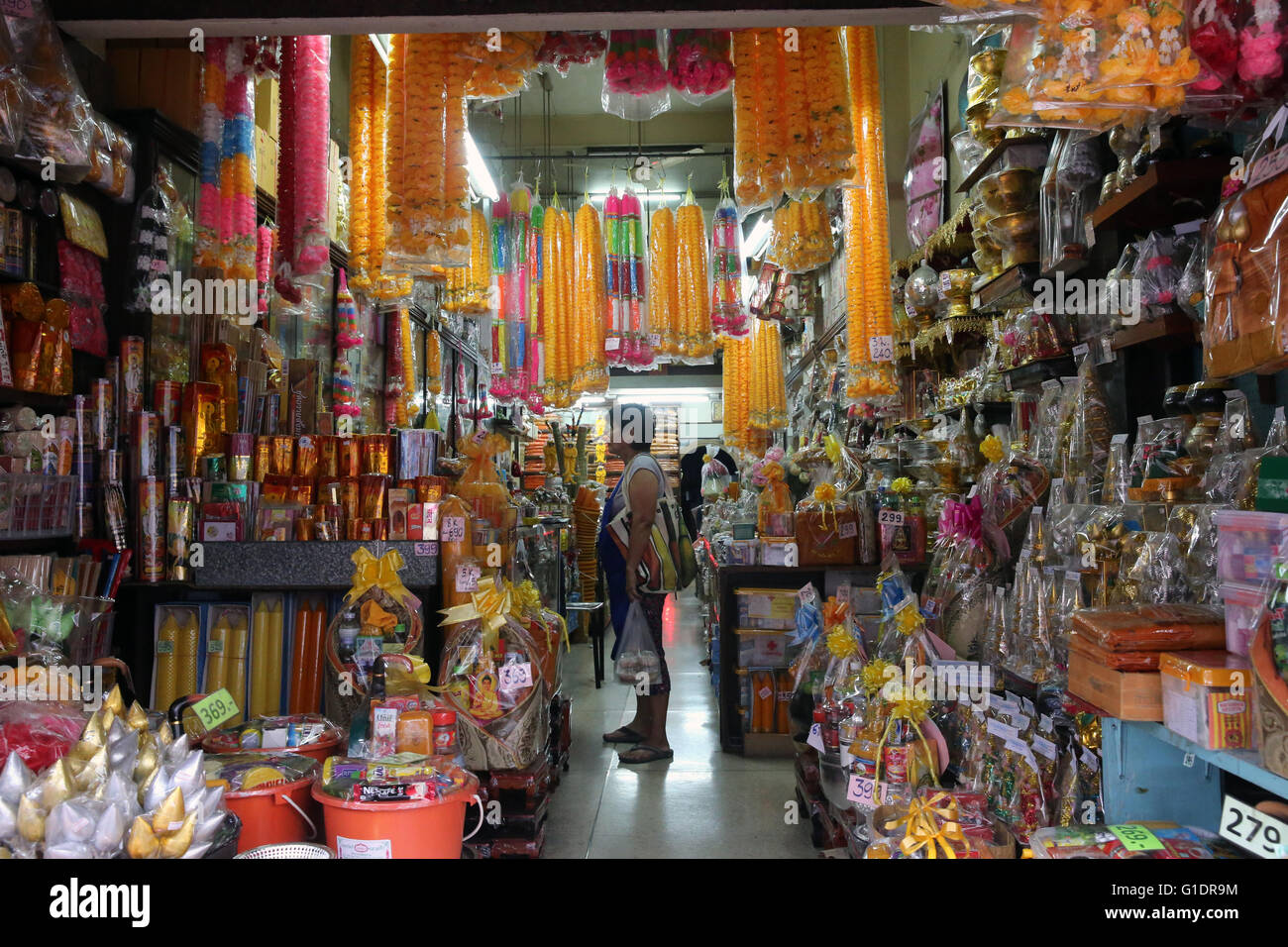 Bangkok religious store hi-res stock photography and images - Alamy