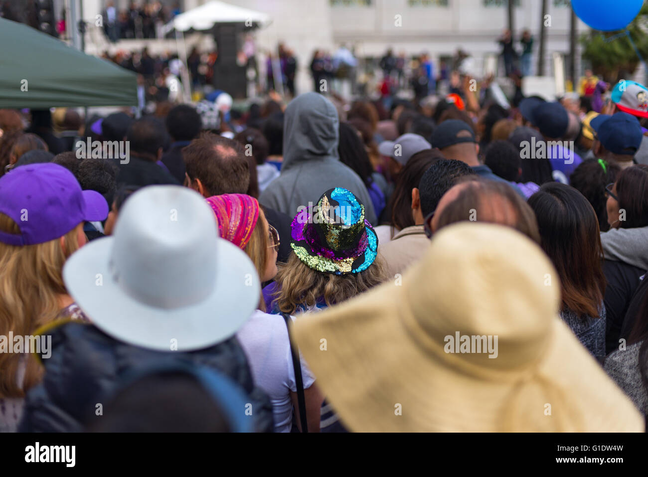 Prince fans party like it's 1999 at memorial concert in downtown Los ...
