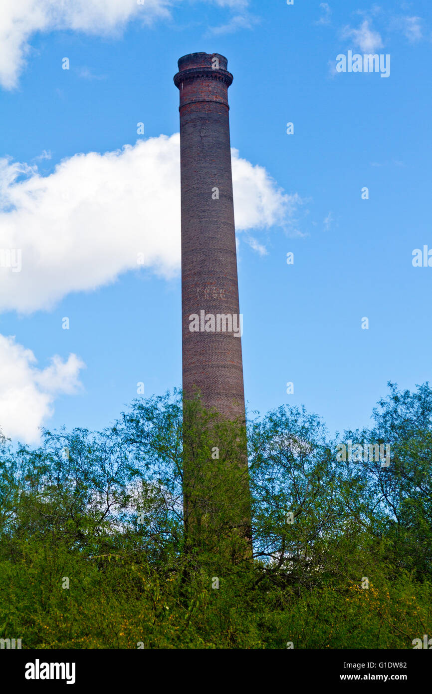 Abandoned brick smokestack hi-res stock photography and images - Alamy