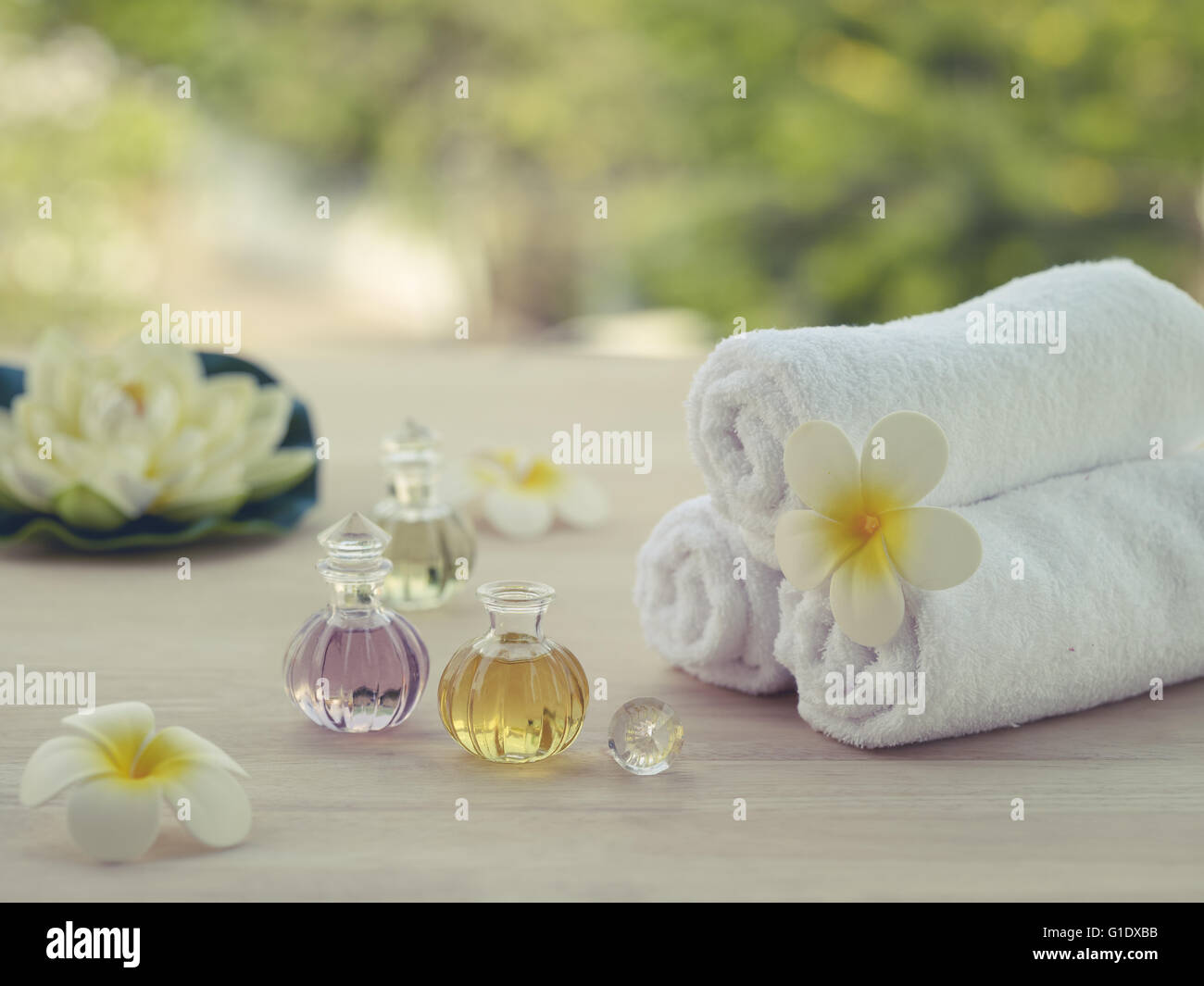 Spa essential oil background Stock Photo - Alamy