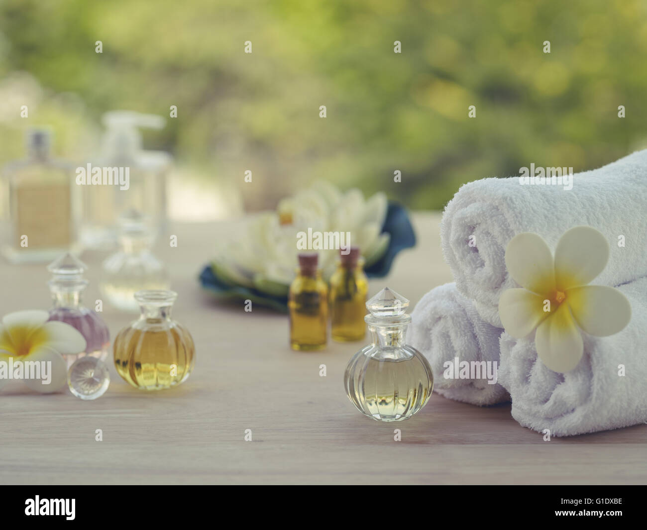 Spa essential oil background Stock Photo - Alamy