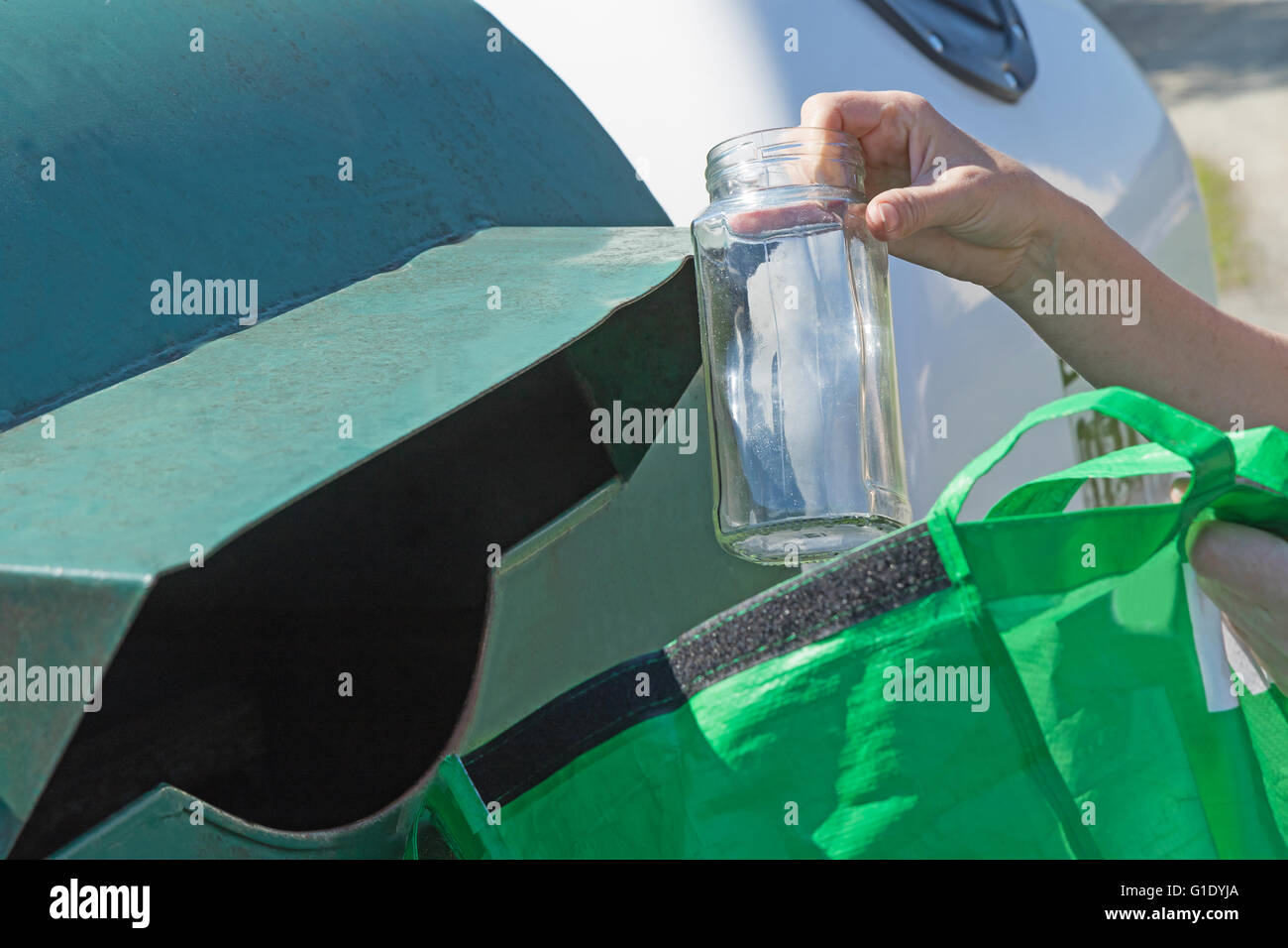 Hand throwing empty glass hi-res stock photography and images - Alamy