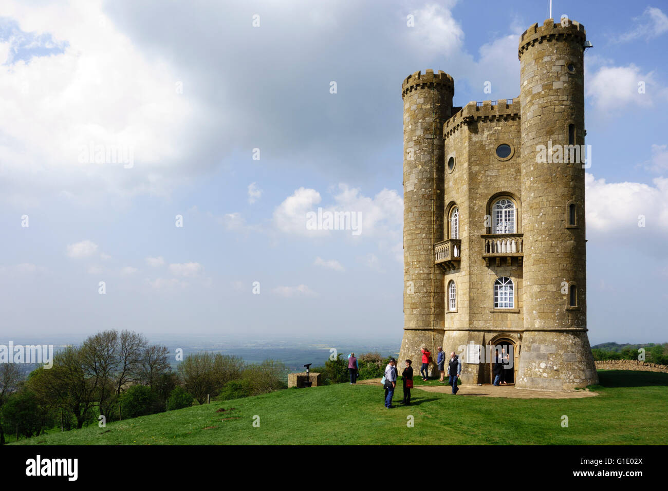 Broadway tower cotswolds spring hi-res stock photography and images - Alamy