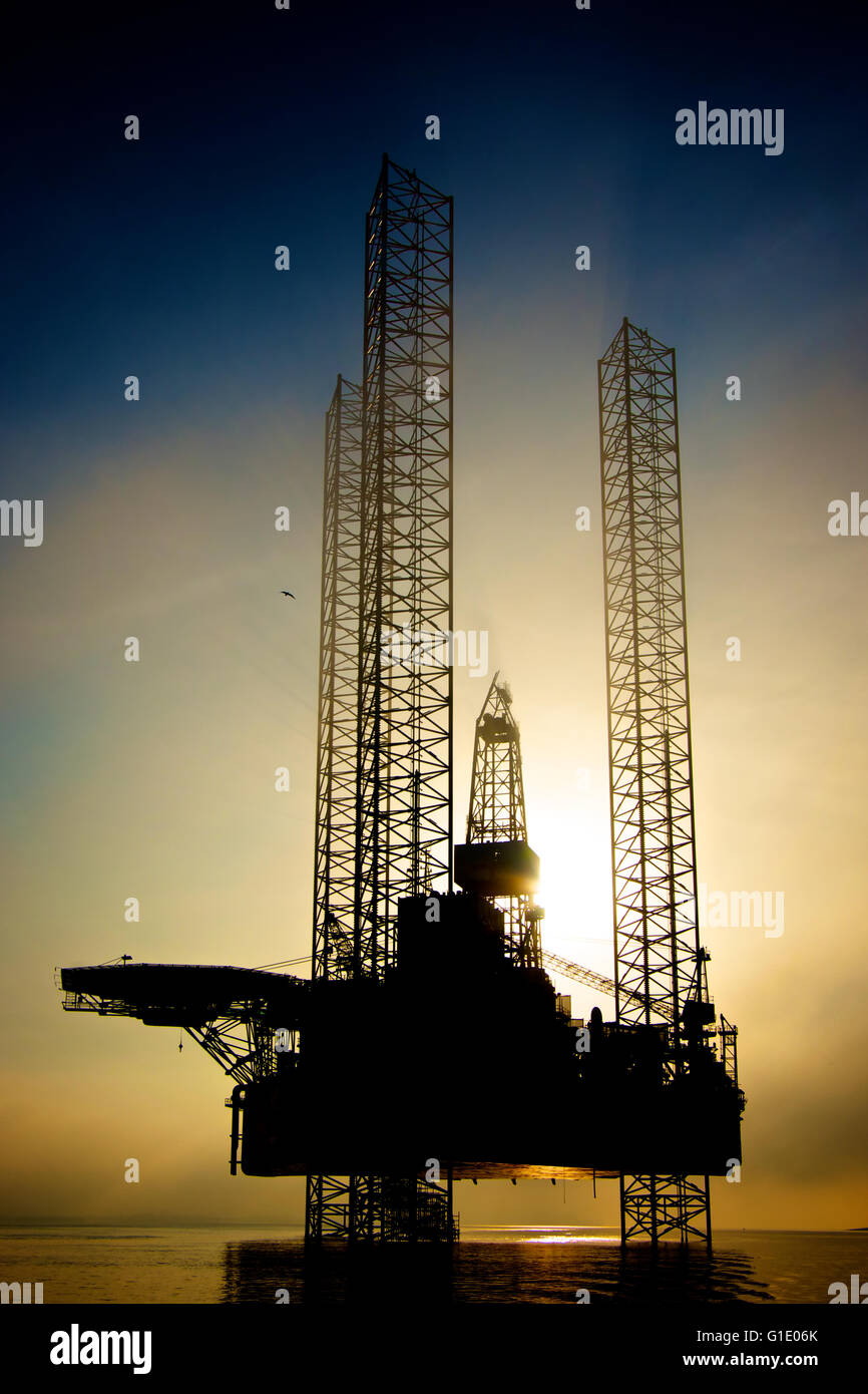 Decommissioning Oil Rigs High Resolution Stock Photography and Images ...