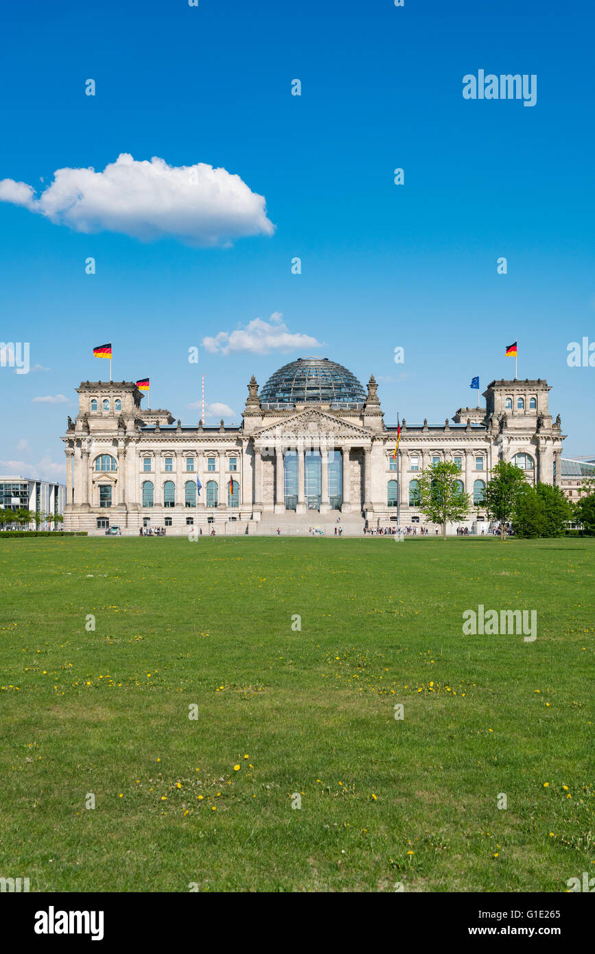Berlin parliament building hi-res stock photography and images - Alamy