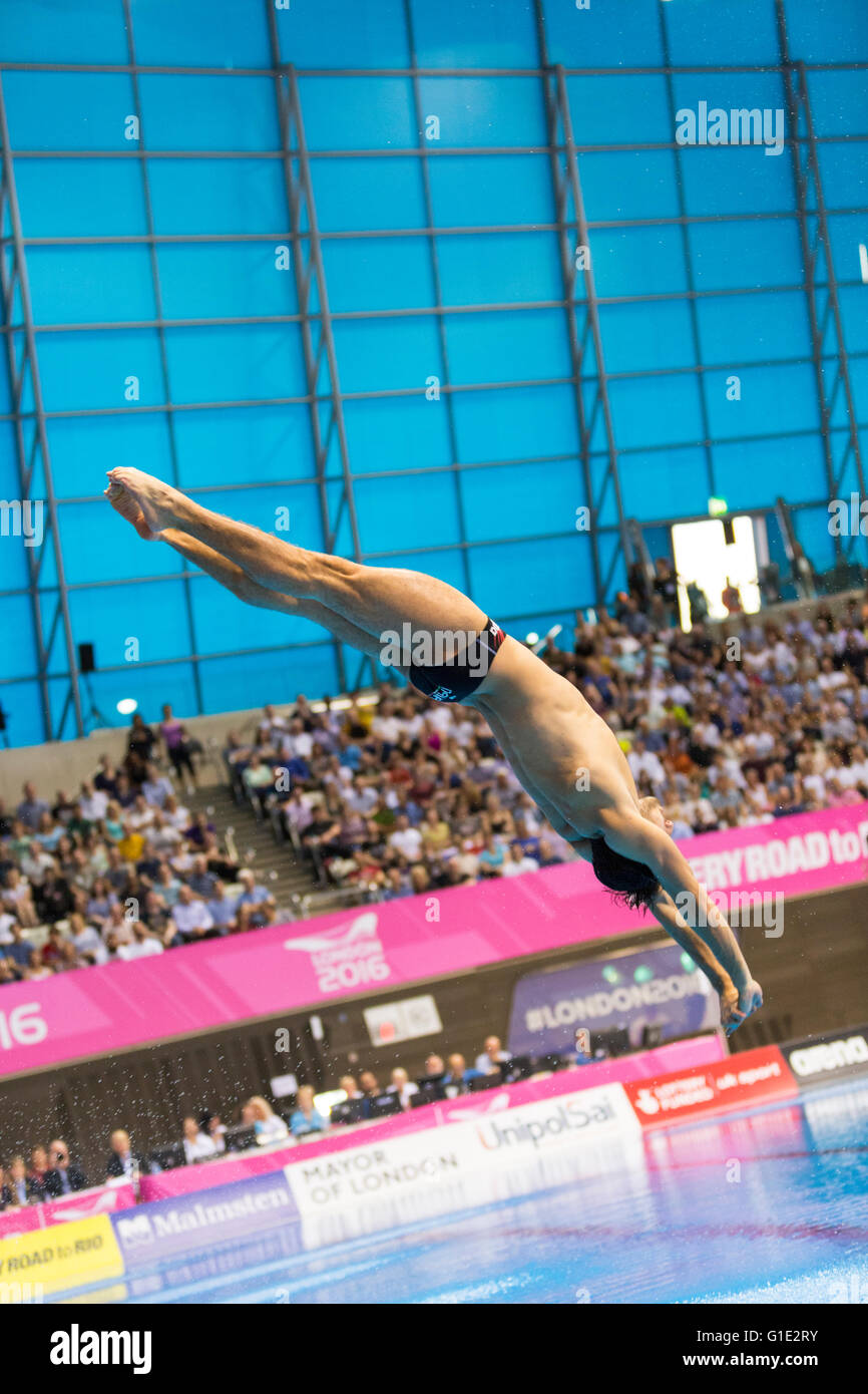 Mens 10m platform diving hi-res stock photography and images - Alamy