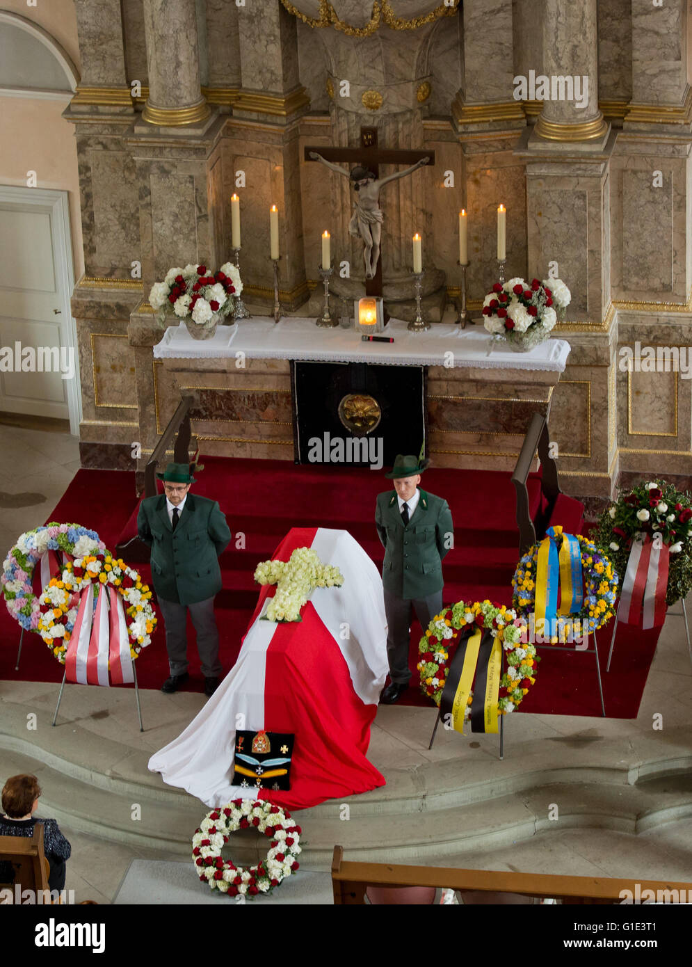Castell, Germany. 13th May, 2016. The coffin of Prince Albrecht zu ...