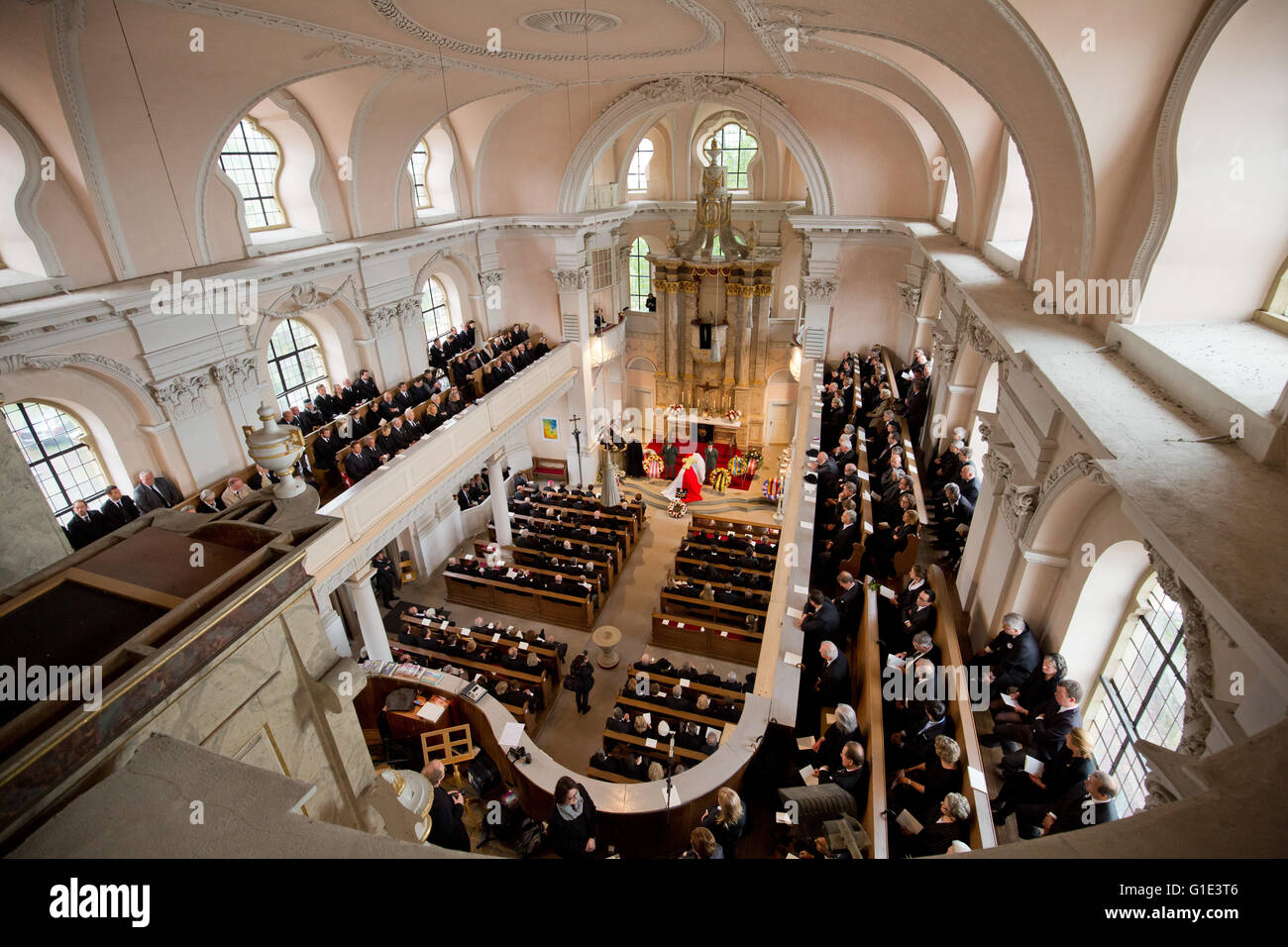 Castell, Germany. 13th May, 2016. Mourners and family members attend ...