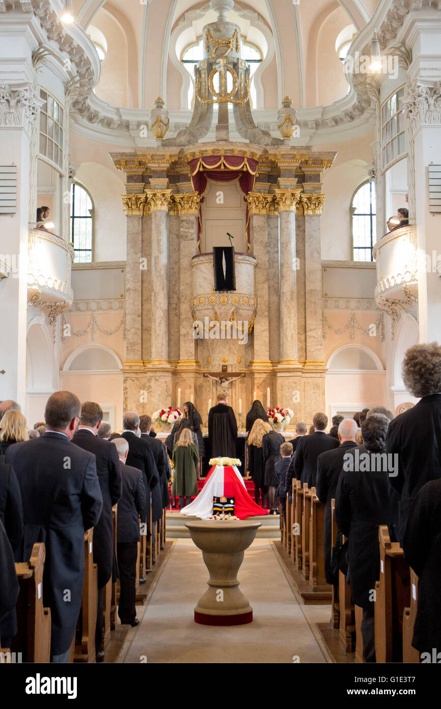 Castell, Germany. 13th May, 2016. Mourners and family members attend ...