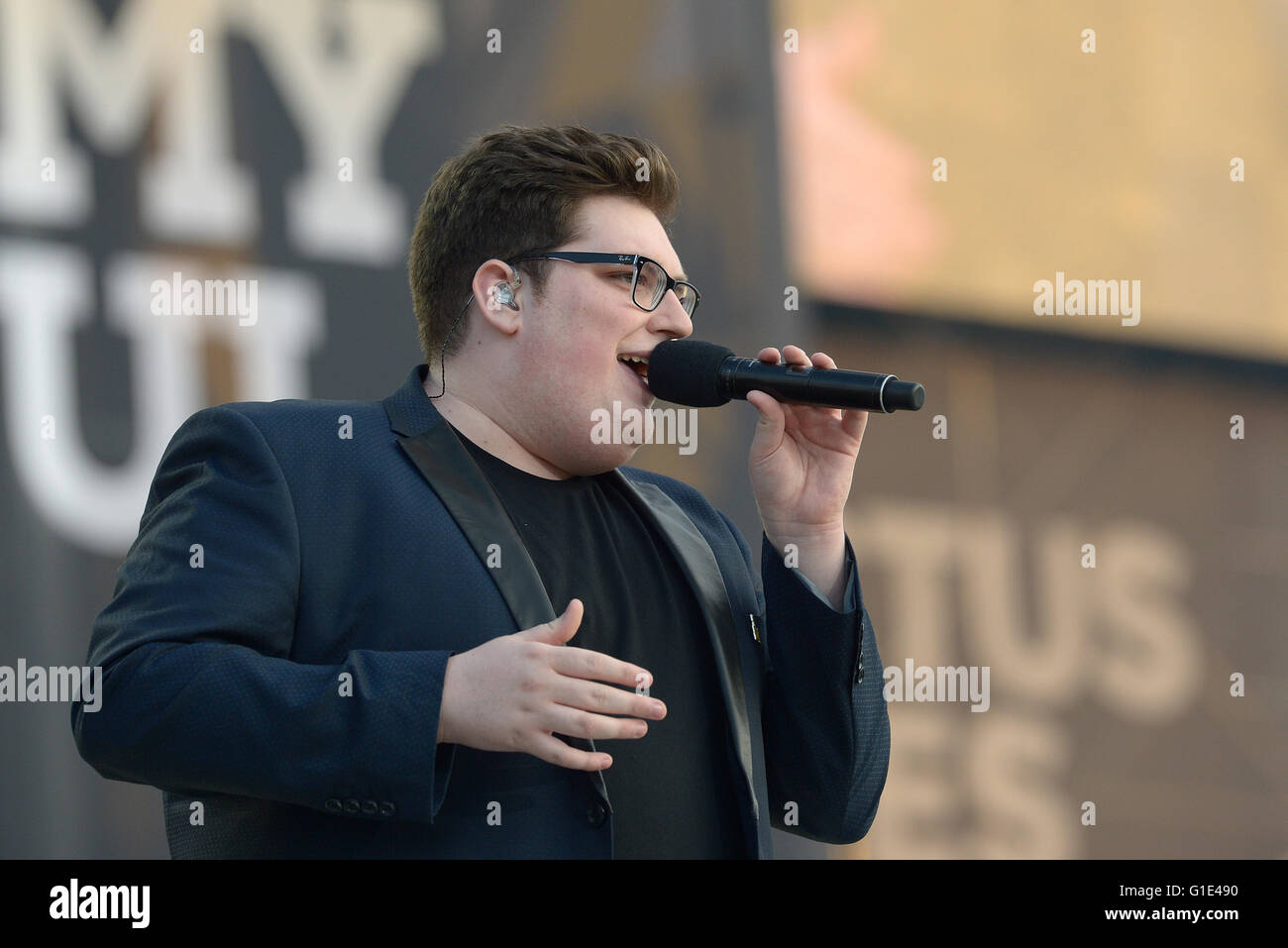 Season 9 hi-res stock photography and images - Alamy