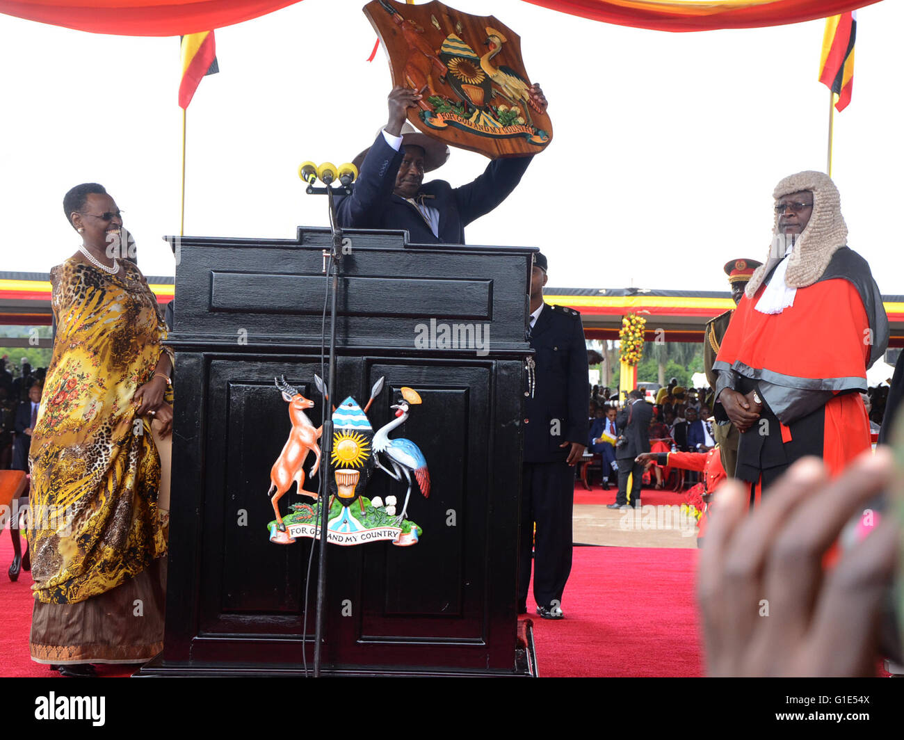 (160513) -- KAMPALA, May 13, 2016(Xinhua) -- Ugandan President Yoweri ...