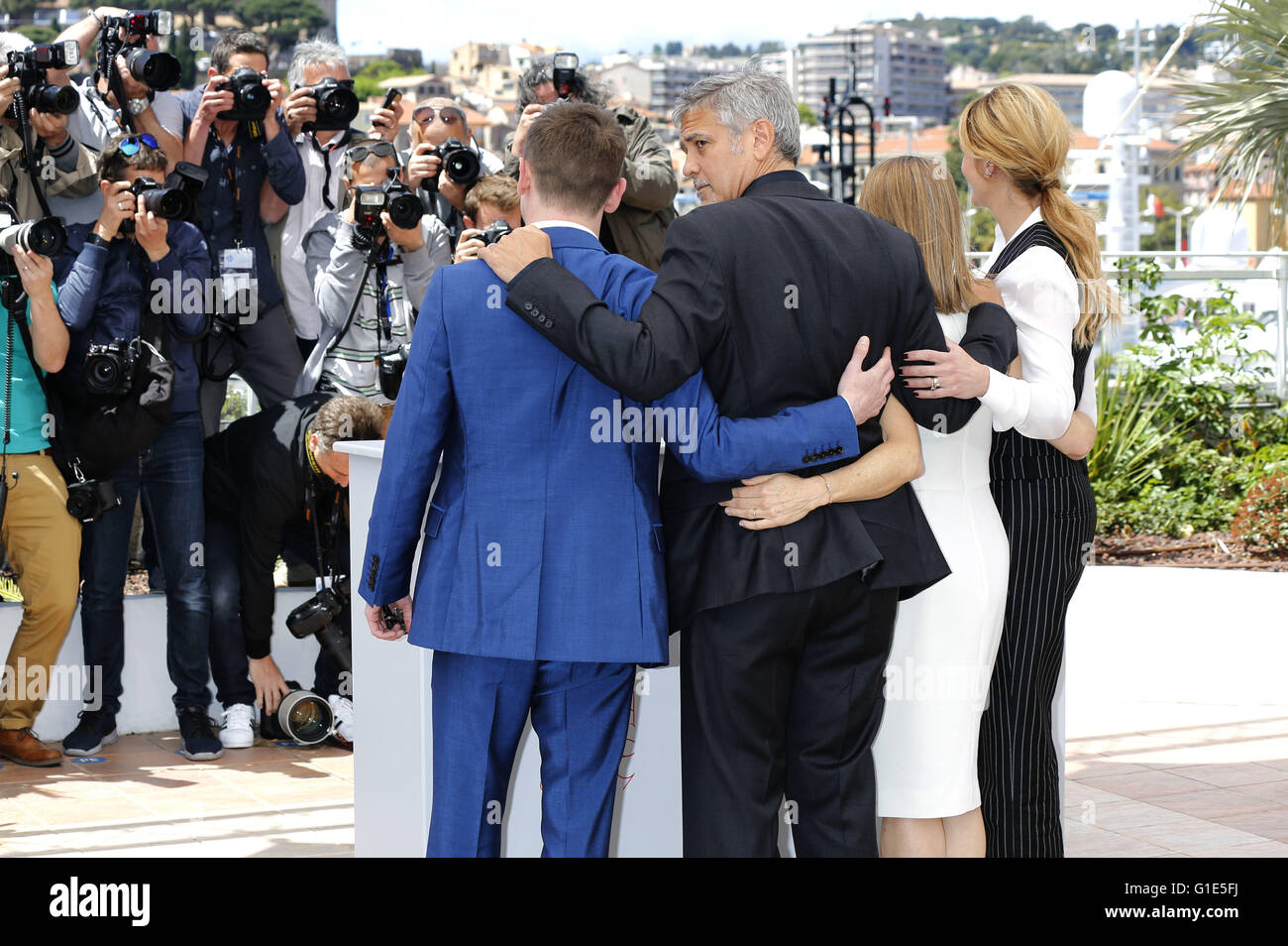 Jack O'Connell, George Clooney, Jodie Foster and Julia Roberts at the ...