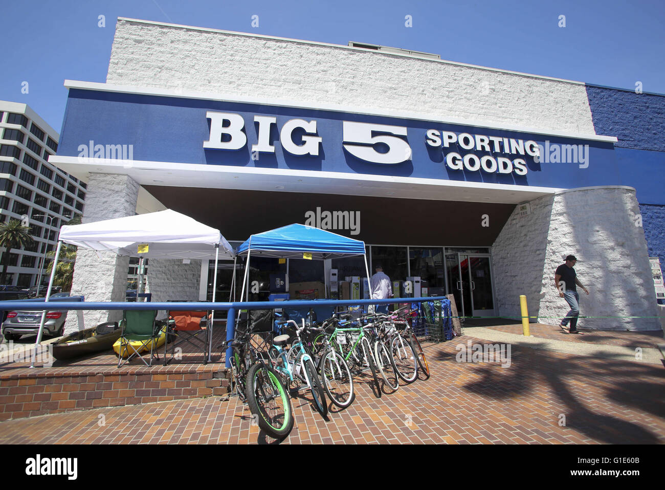 Big 5 sporting goods hi-res stock photography and images - Alamy