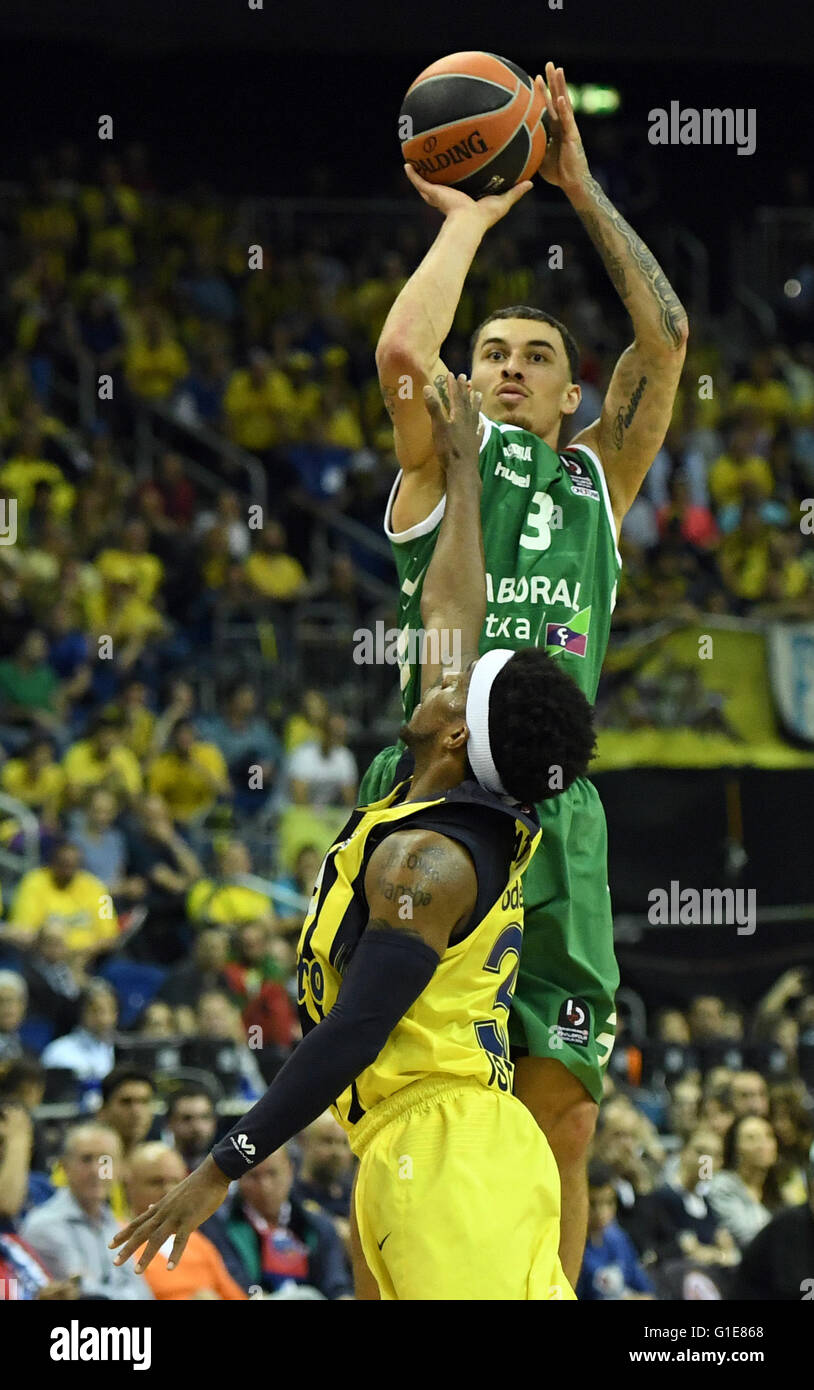 Berlin, Germany. 13th May, 2016. Bobby Dixon (front) of Fenerbahce ...
