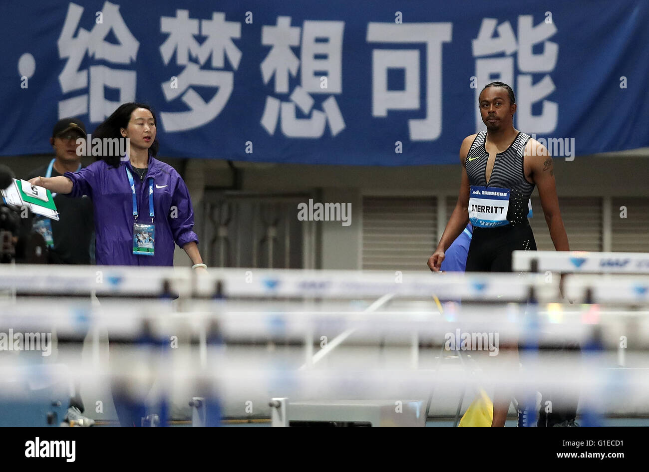 (160514) -- SHANGHAI, MAY 14, 2016(Xinhua) -- Aries Merritt(R) of the ...
