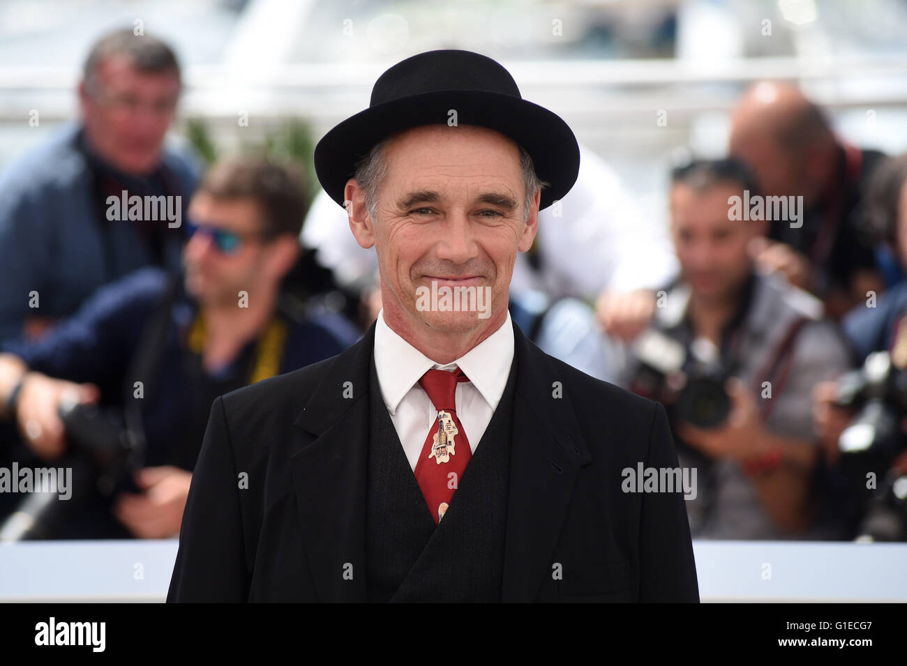 Cannes, France. 14th May, 2016. British actor Mark Rylance pose during ...