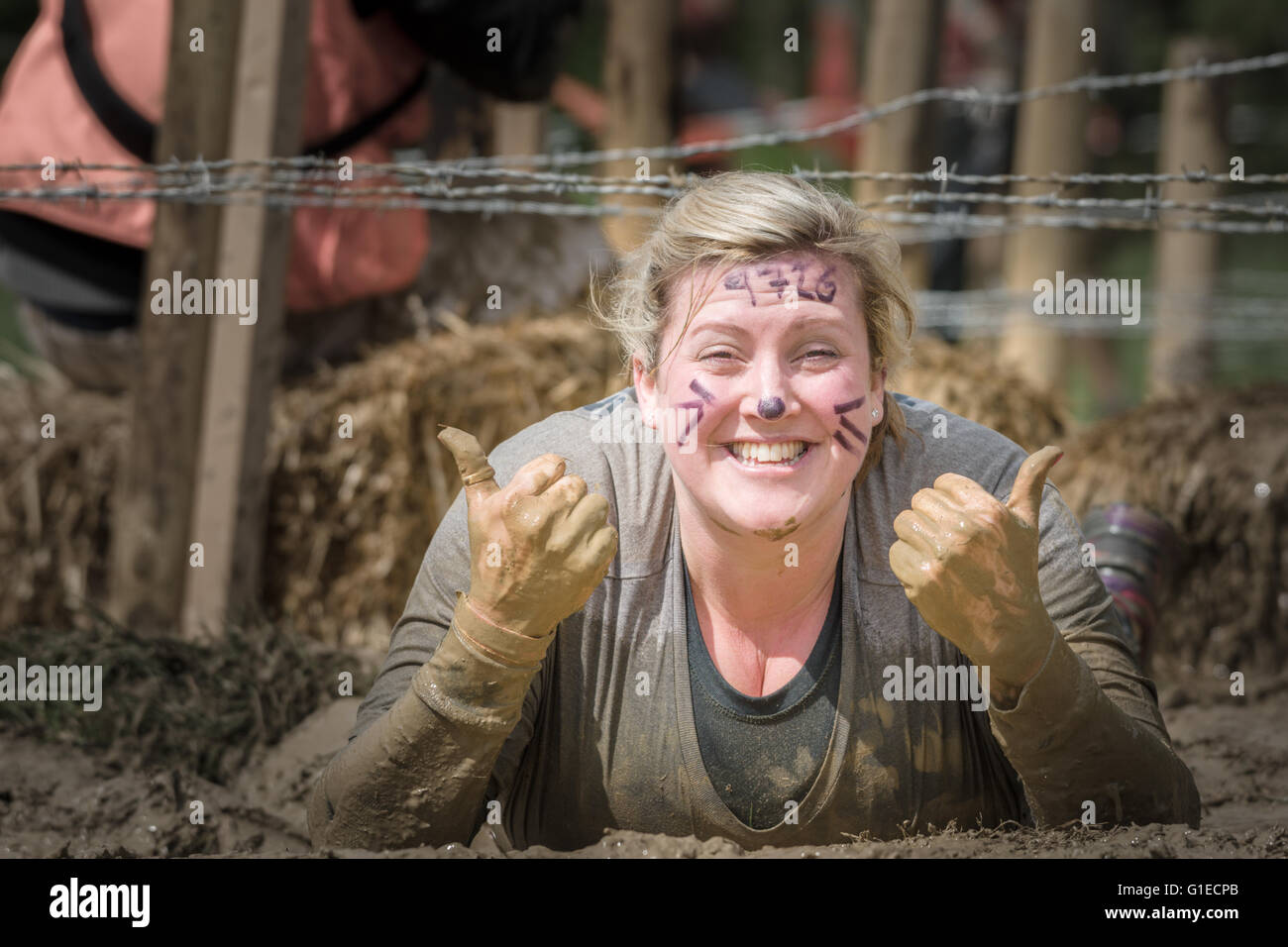 Barbed wire crawl hi-res stock photography and images - Alamy