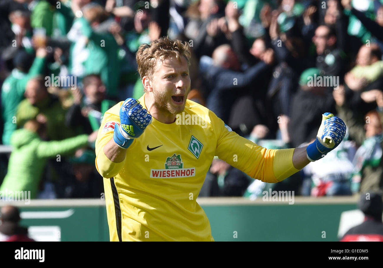 Bremen, Germany. 14th May, 2016. Werder's goalkeeper Felix Wiedwald ...