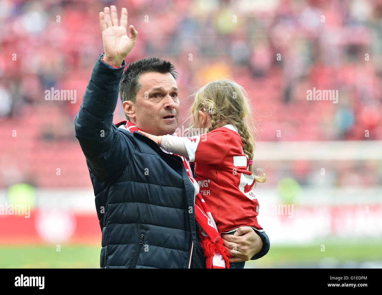 Mainz' manager Christian Heidel saying farewell to his fans with tears ...