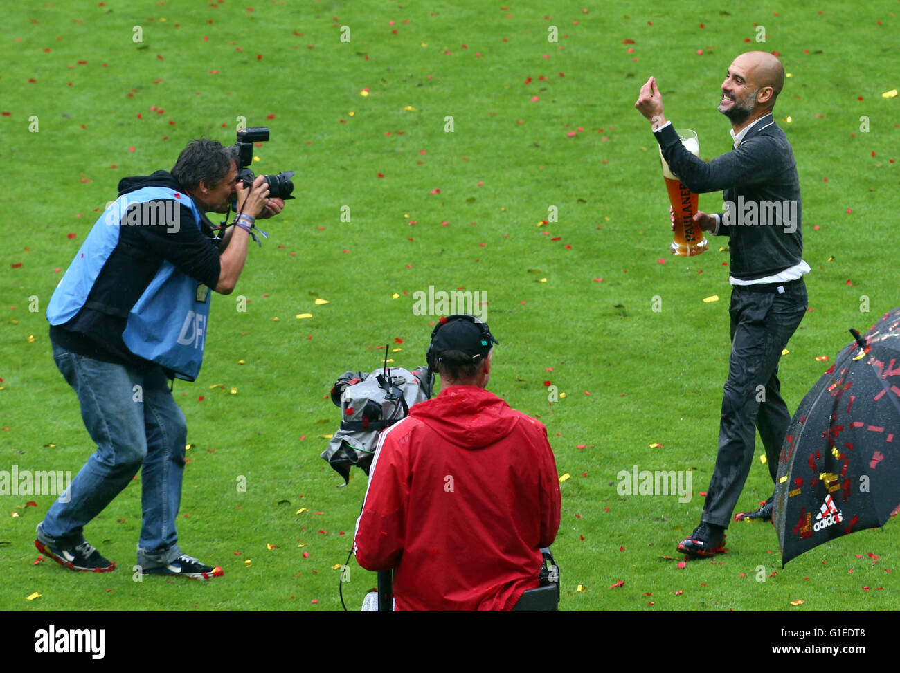 Munich, Germany. 14th May, 2016. Munich's coach Pep Guardiola (r ...