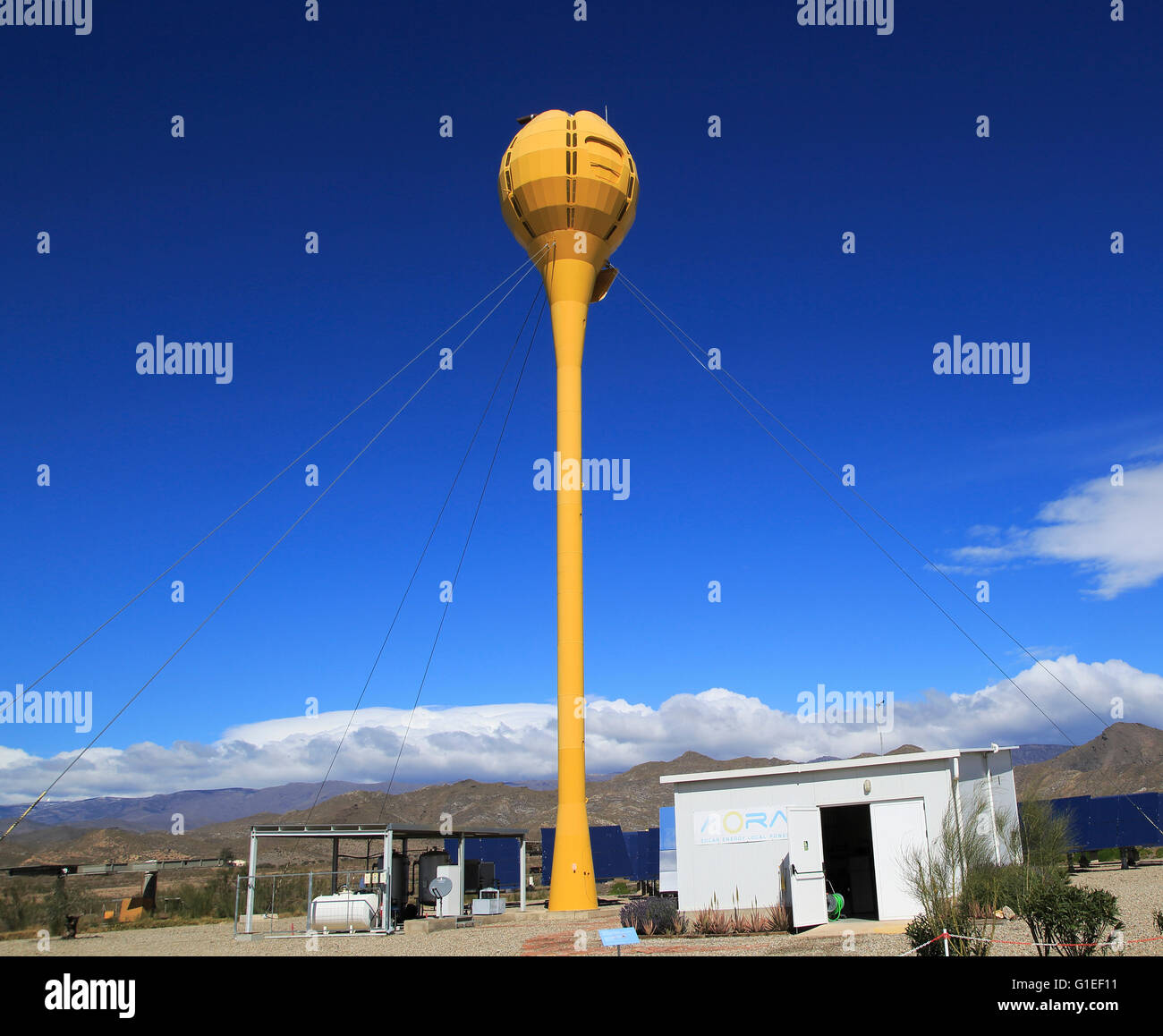 Heliostats reflect sunrays to receiver tower, solar energy scientific ...